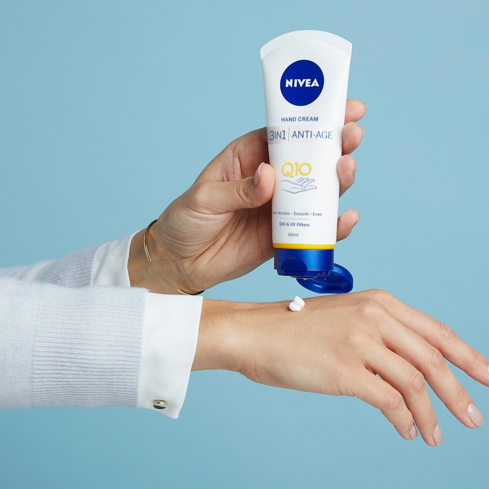 Nivea Crema de Manos Cuidado Antiedad Q10 | Cruz Verde