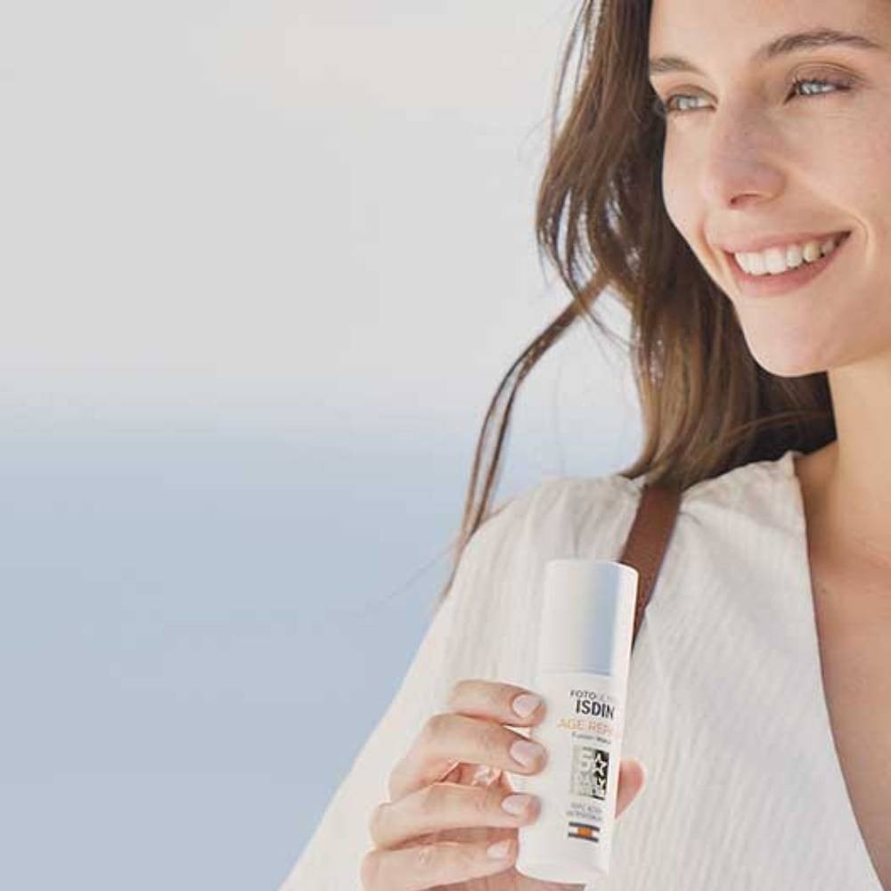 Foto Ultra Age Repair Fusion Water SPF50 Protección Solar 50 mL | Cruz ...